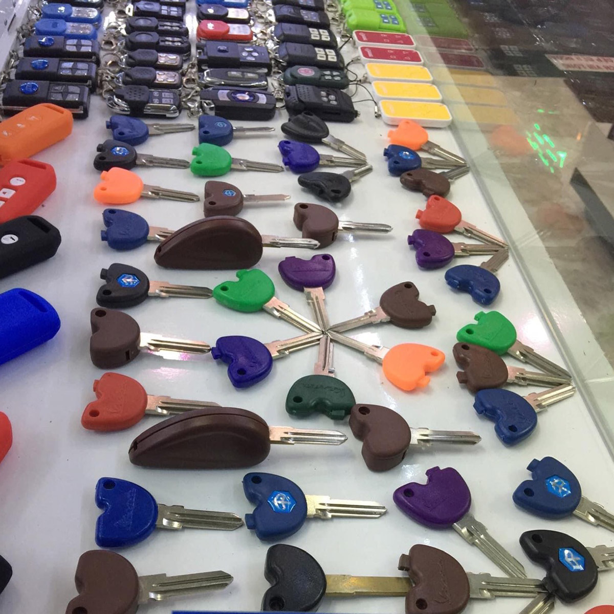 Sao chép copy đánh chìa khóa xe Vespa giá 150k có chip từ Sửa khóa ...